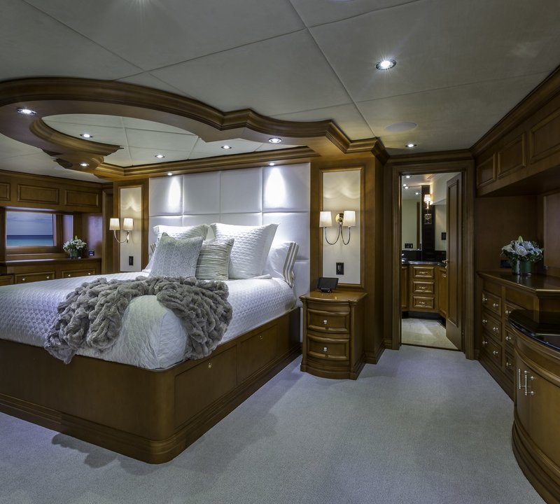 Yacht M3, Intermarine | CHARTERWORLD Luxury Superyacht Charters